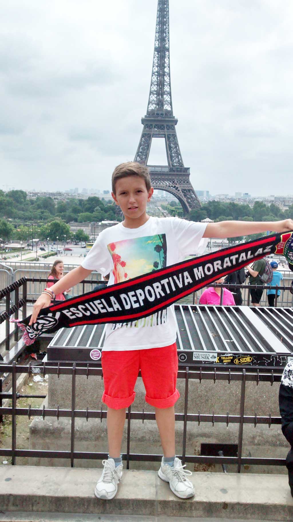 Desde París, con la Torre Eiffel de fondo, nueva foto de la ED ...